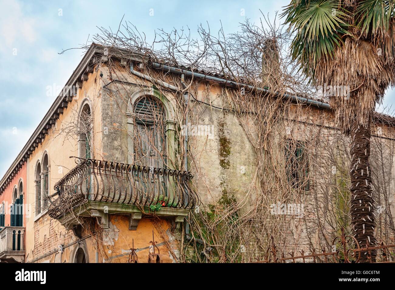 Slum roof hi-res stock photography and images - Alamy