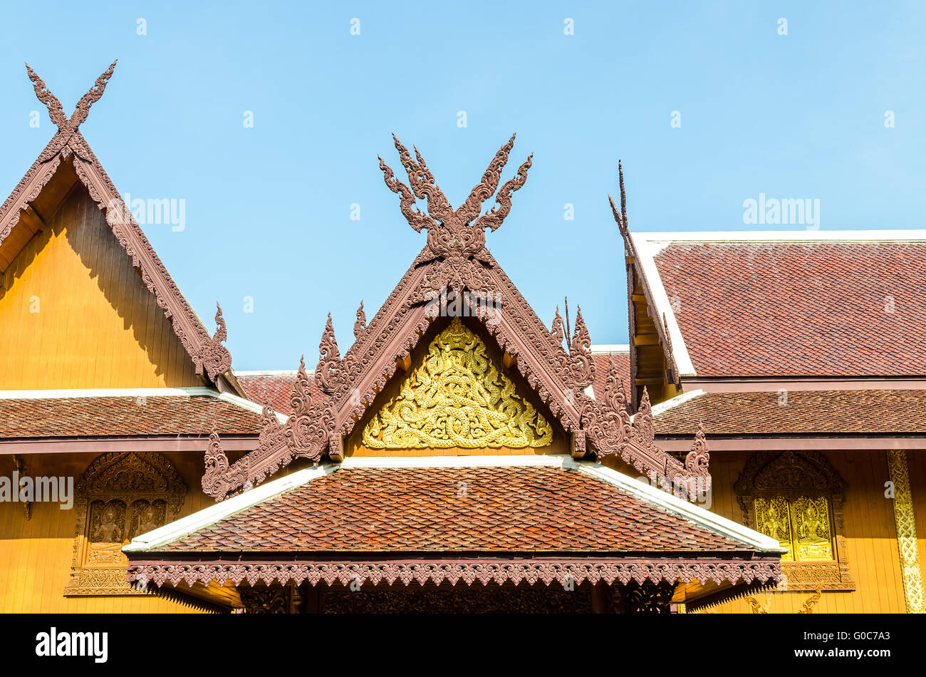 Beautiful thai temple architecture hi-res stock photography and images ...