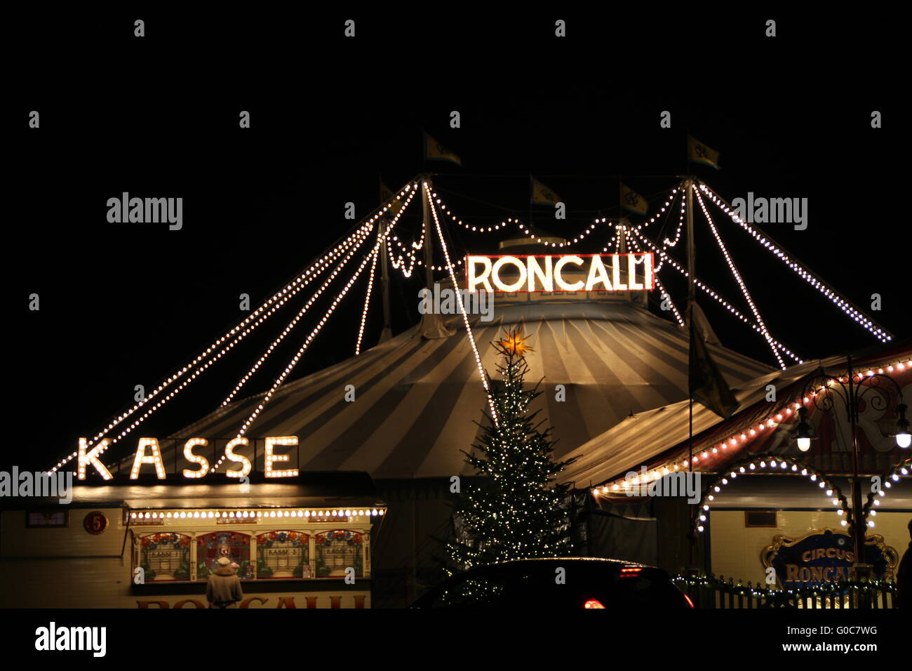 Circus trailers hi-res stock photography and images - Alamy