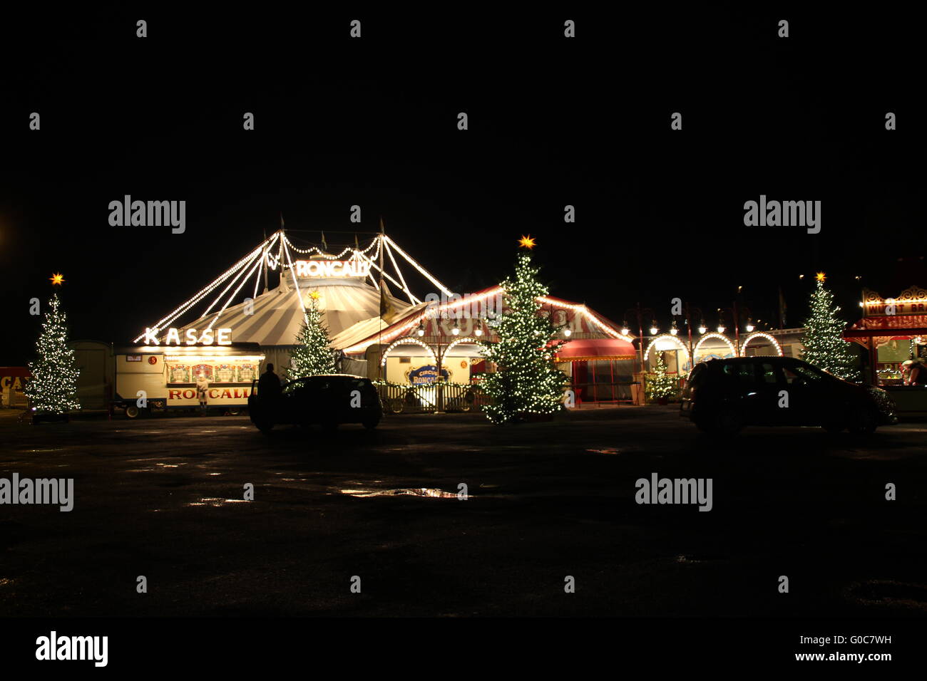 Circus trailers hi-res stock photography and images - Alamy
