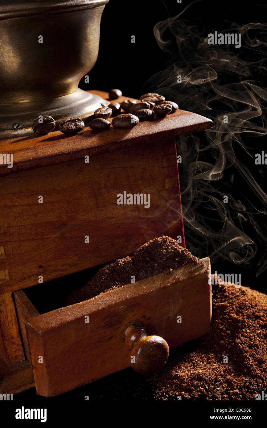 Aromatic dark rustic vintage coffee background Stock Photo - Alamy