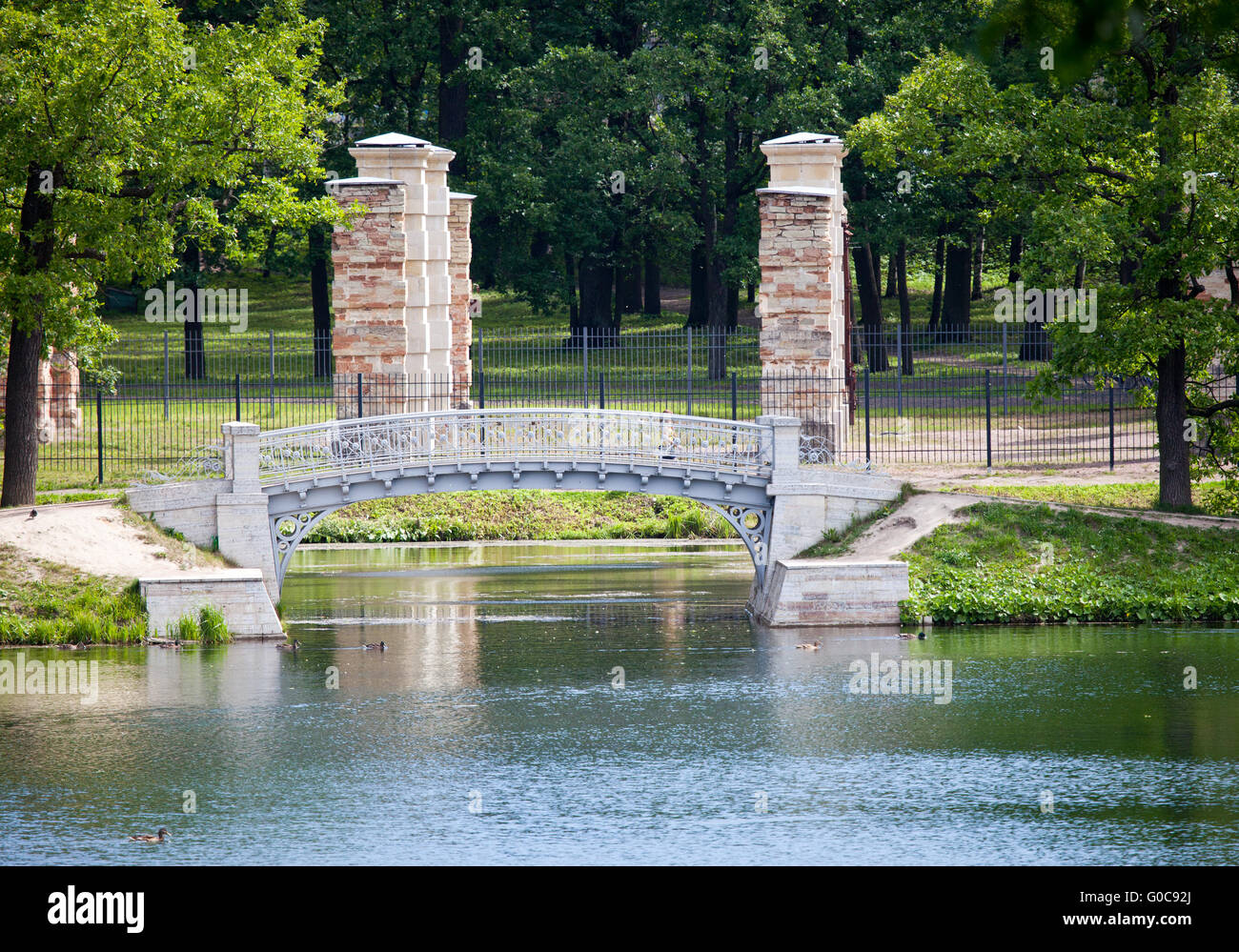 The small shabby bridge in park over a pond. Gatch Stock Photo - Alamy