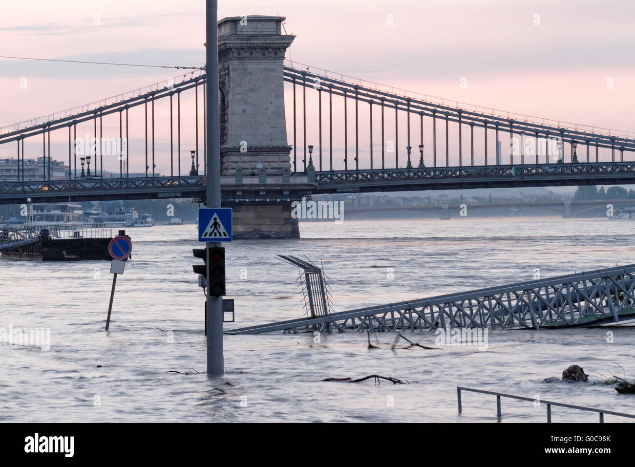 Photo of flooding of the Danube in Budapest Stock Photo - Alamy