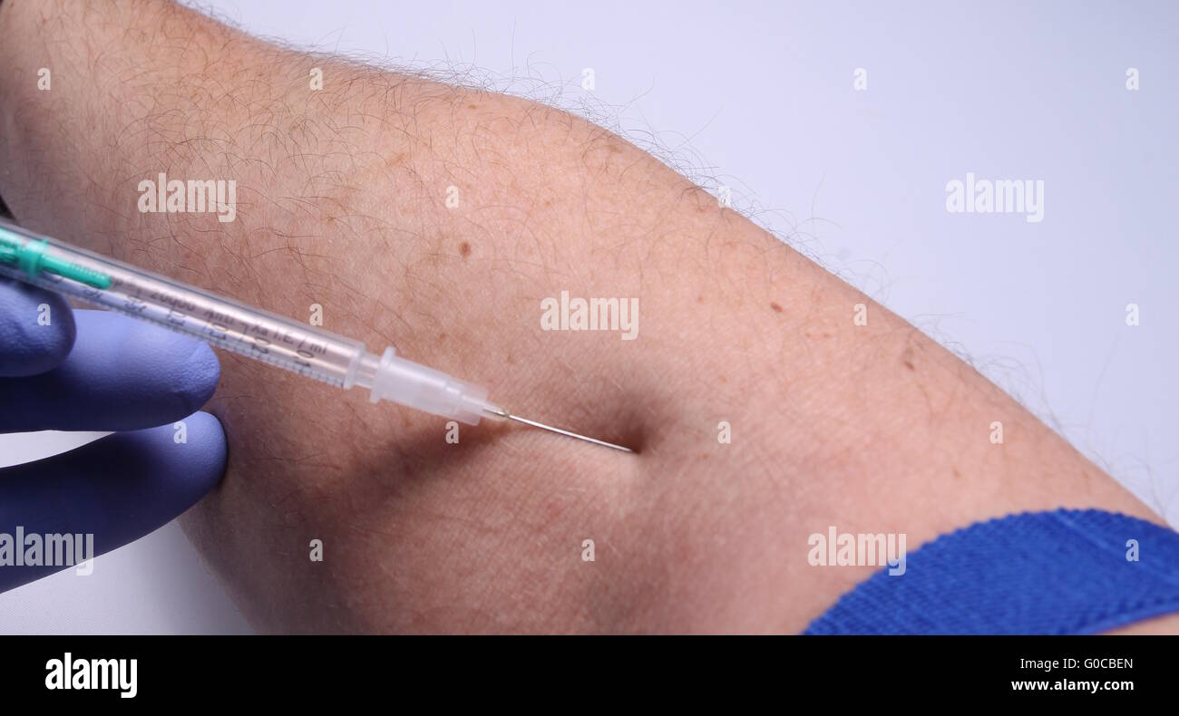 Injecting drugs addict hi-res stock photography and images - Alamy