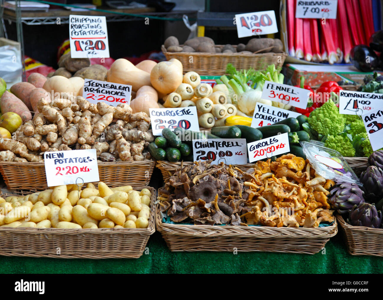 Farmers market mushroom stall hi-res stock photography and images - Alamy