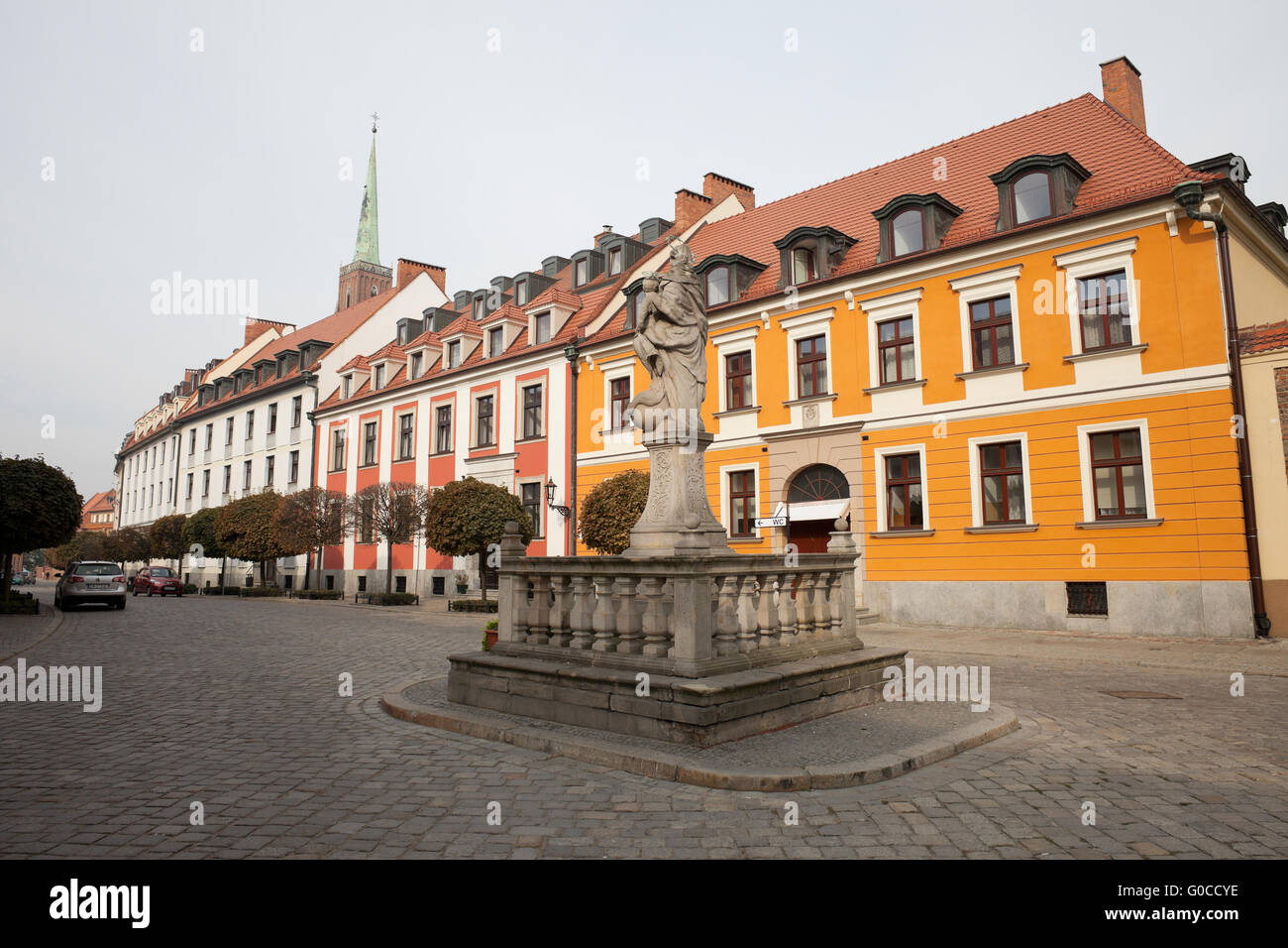 Statue of st mary hi-res stock photography and images - Alamy