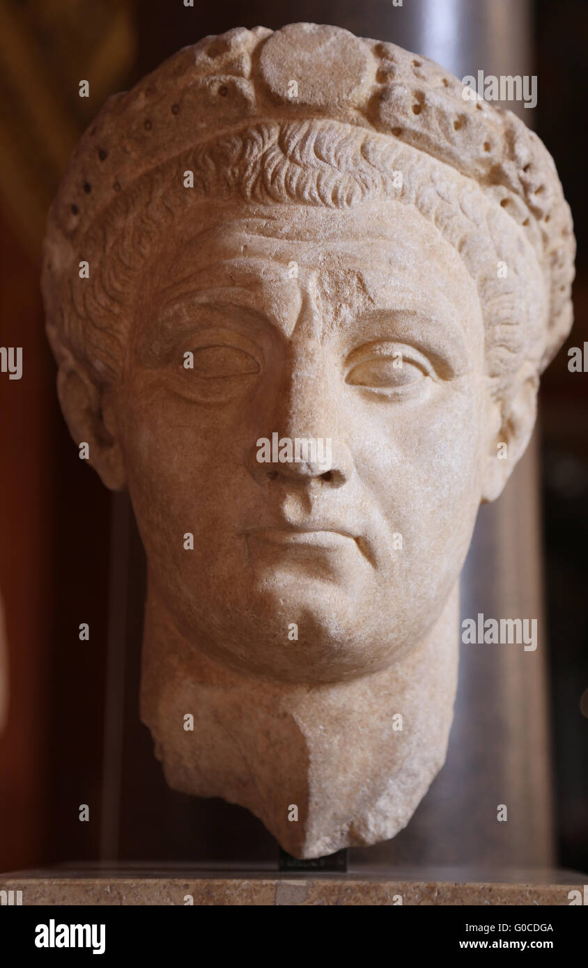 Emperor claudius roman statue hi-res stock photography and images - Alamy