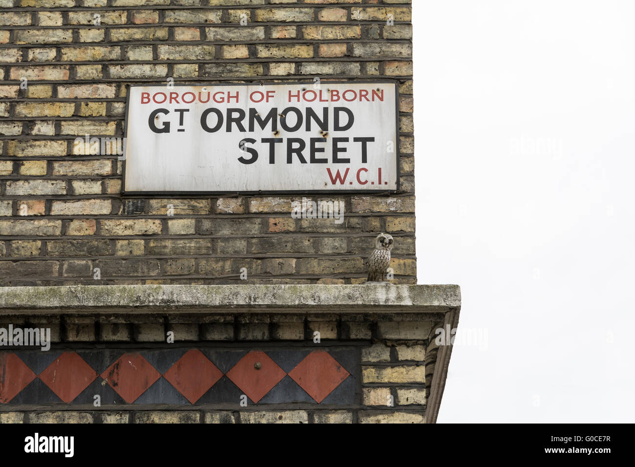 Street sign on Great Ormond Street, London, England, UK Stock Photo - Alamy