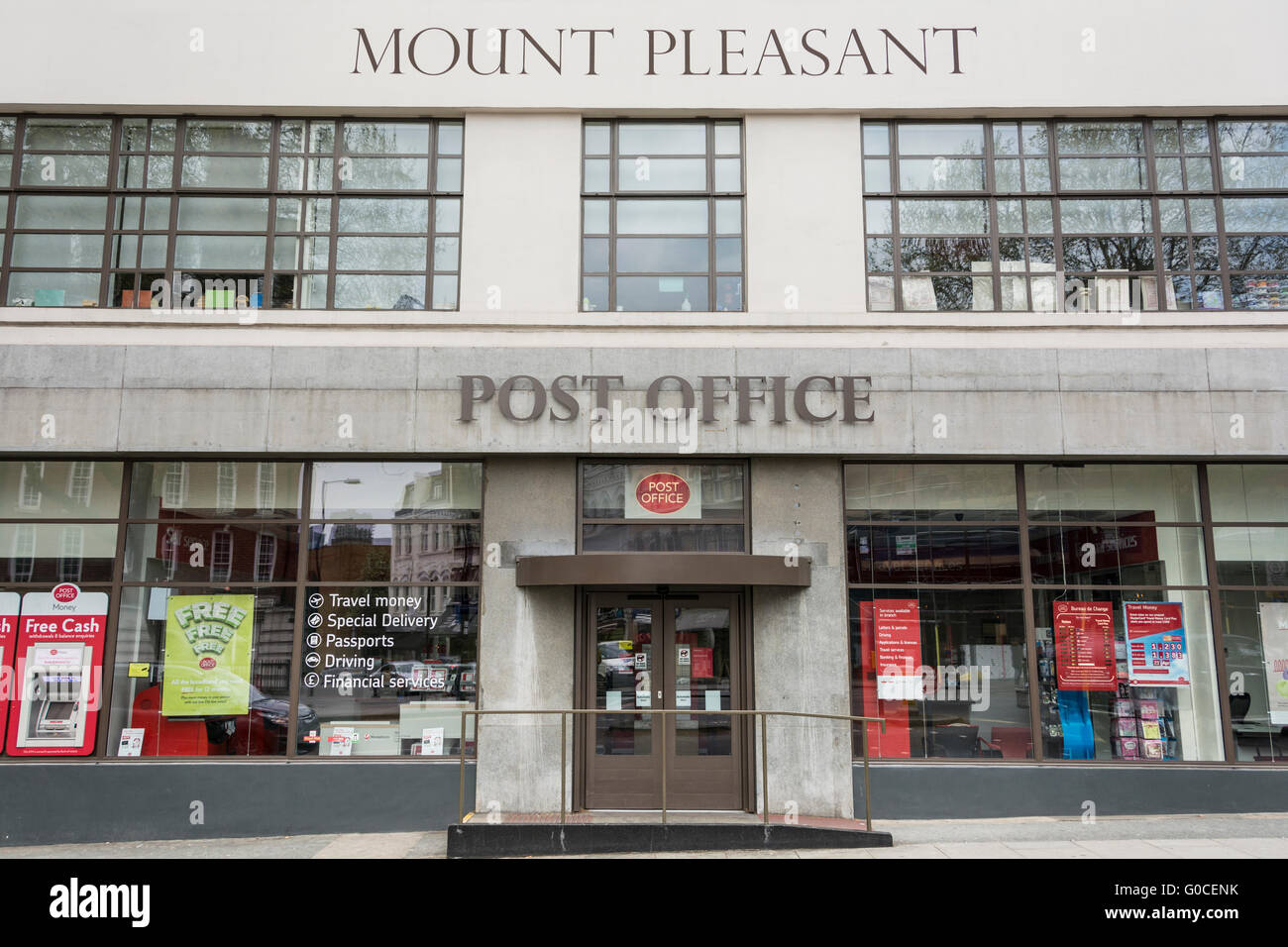 London by post office vans hi-res stock photography and images - Alamy