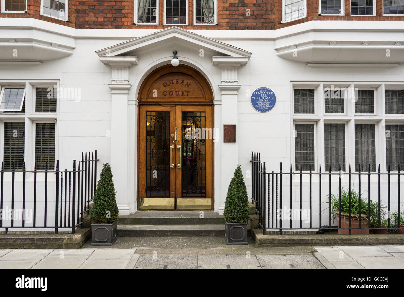 Blue Plaque commemorating SOE executive, Wing Commander F.F.E. Yeo ...