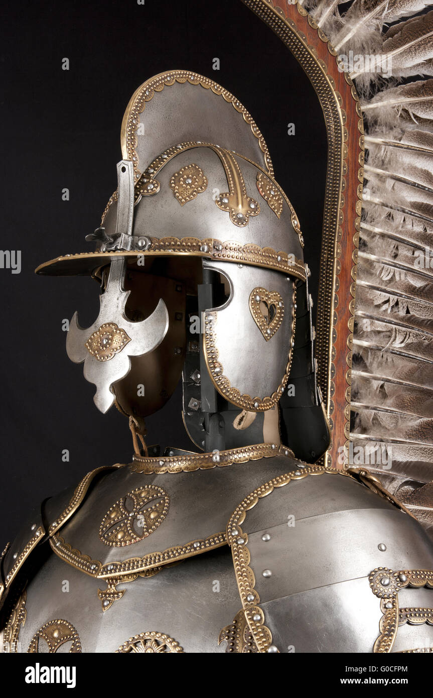 Old metal knight armour hi-res stock photography and images - Alamy