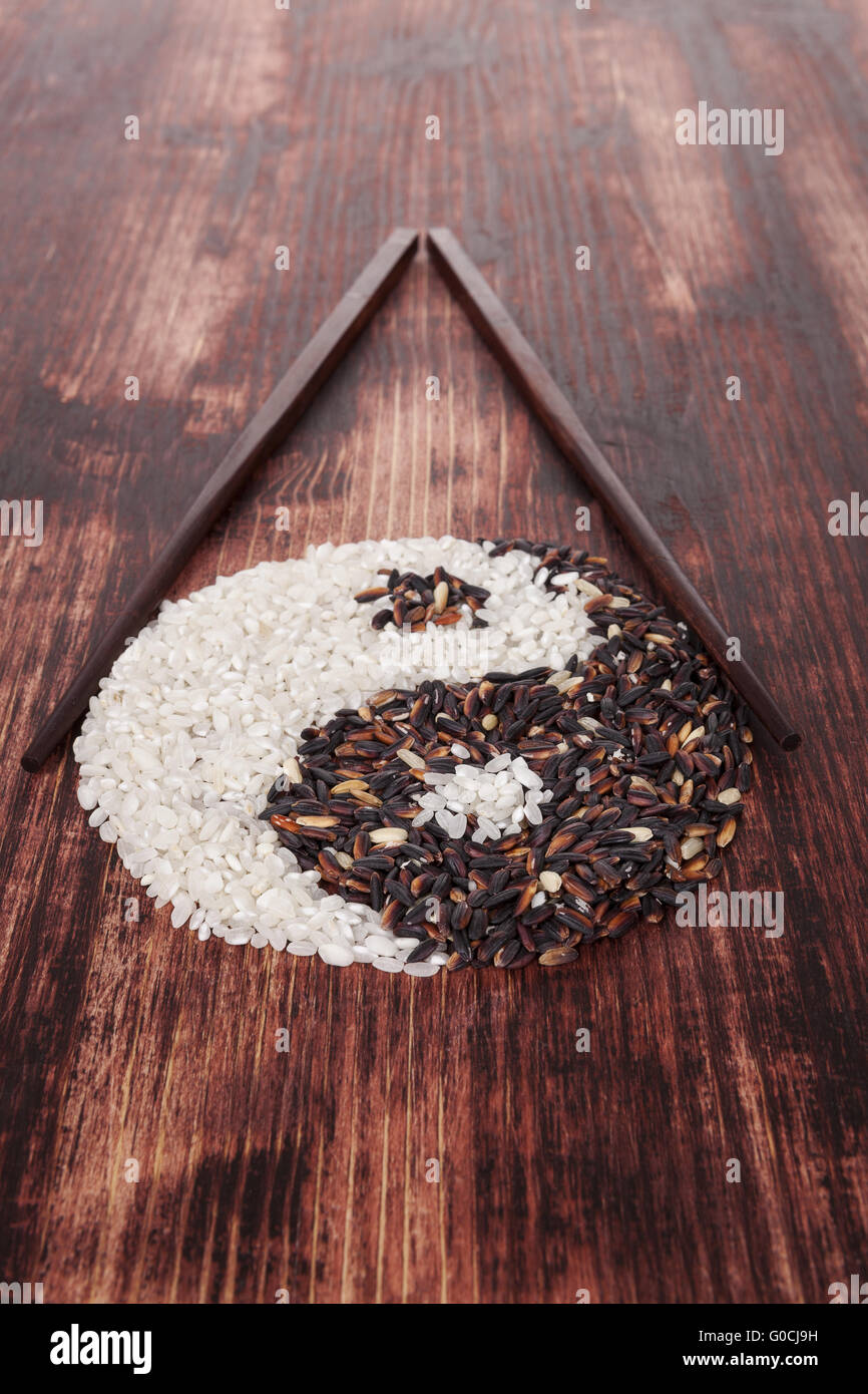Black and white rice forming a yin yang symbol Stock Photo - Alamy
