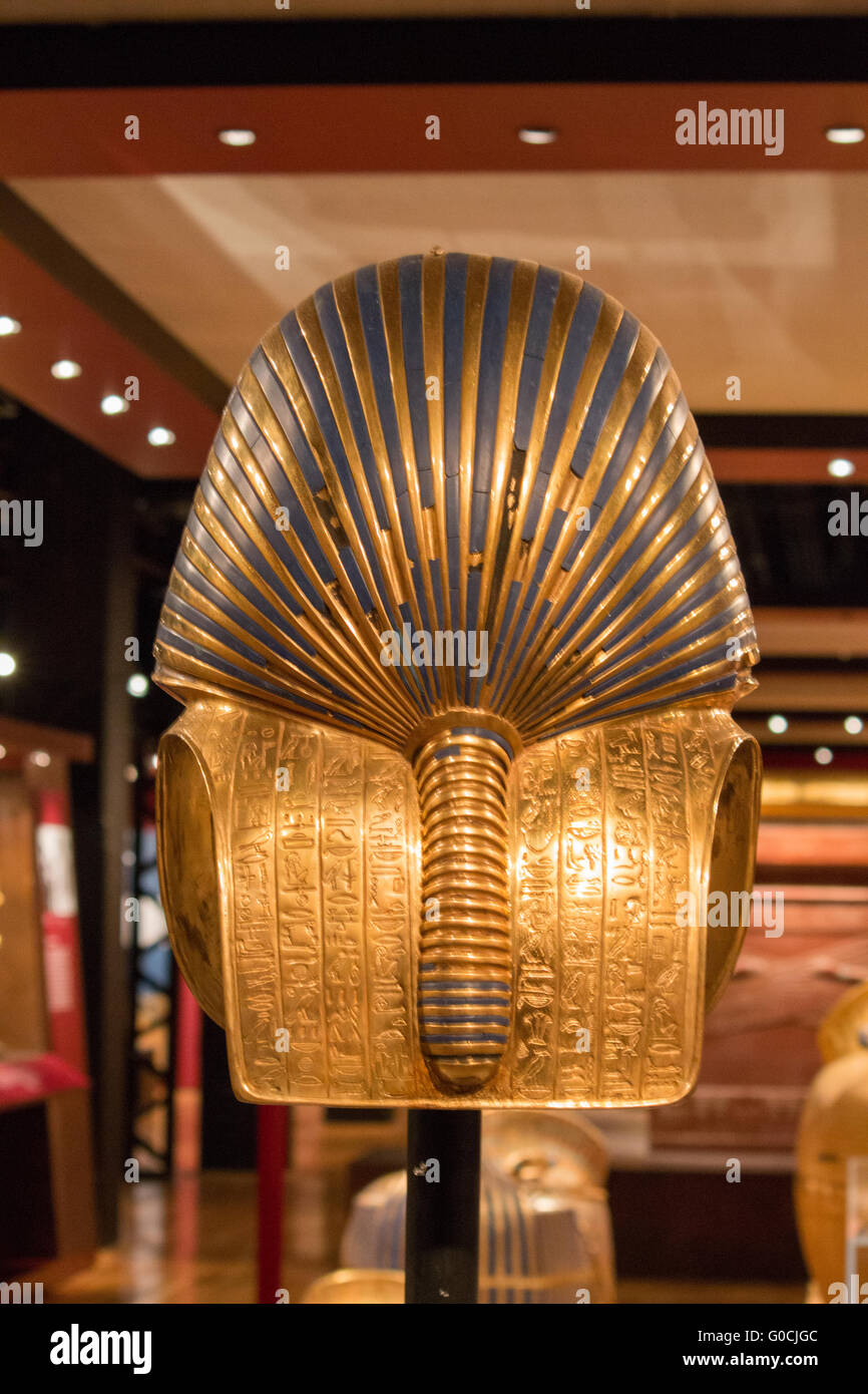 Tutankhamun mask back hi-res stock photography and images - Alamy