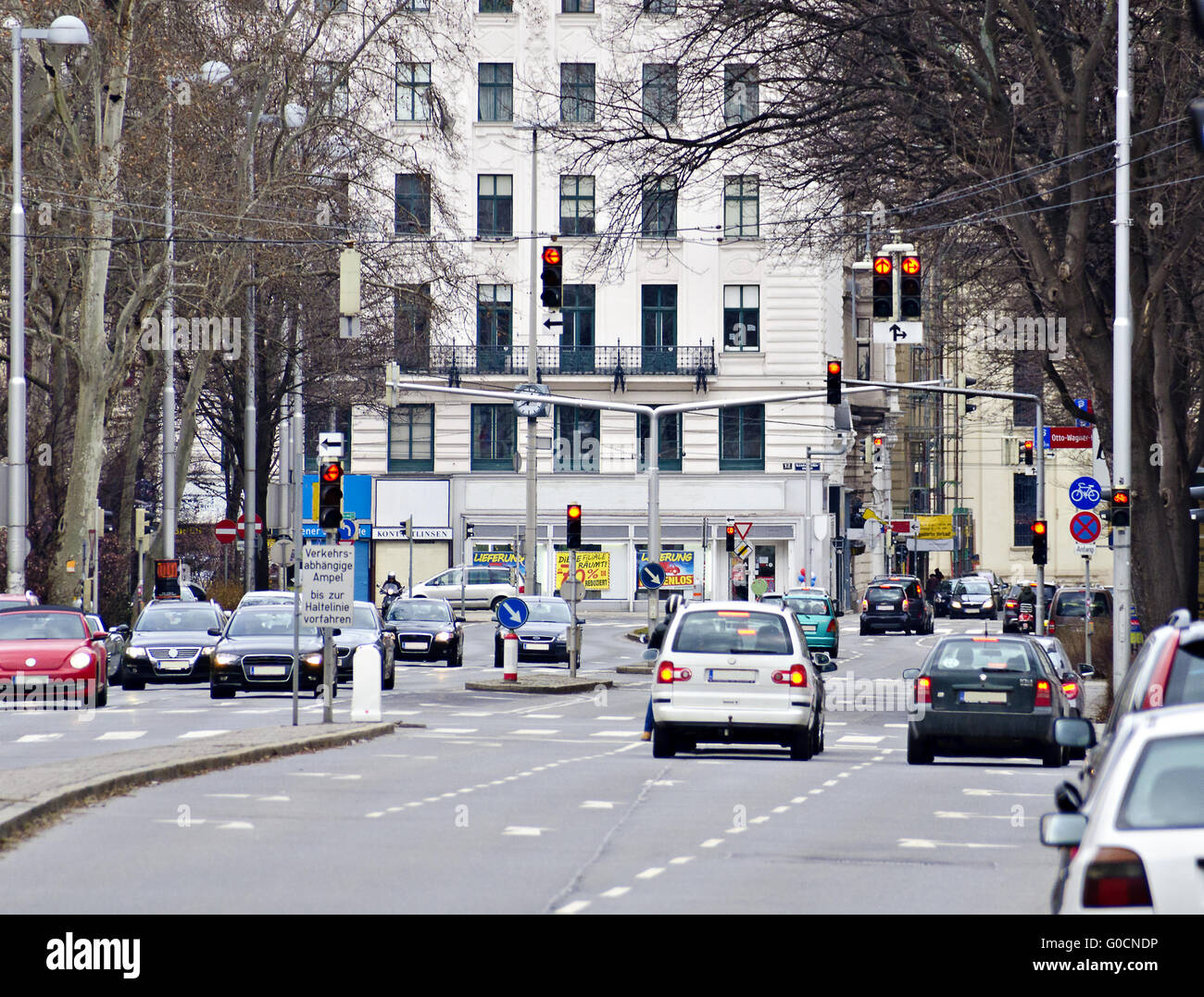 junction with waiting cars and red traffic lights Stock Photo - Alamy