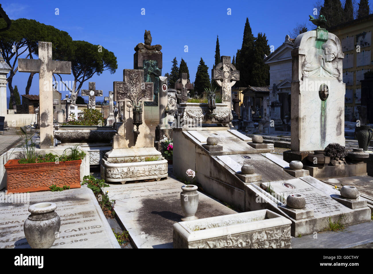 Kirchhof friedhof grabsteine hi-res stock photography and images - Alamy
