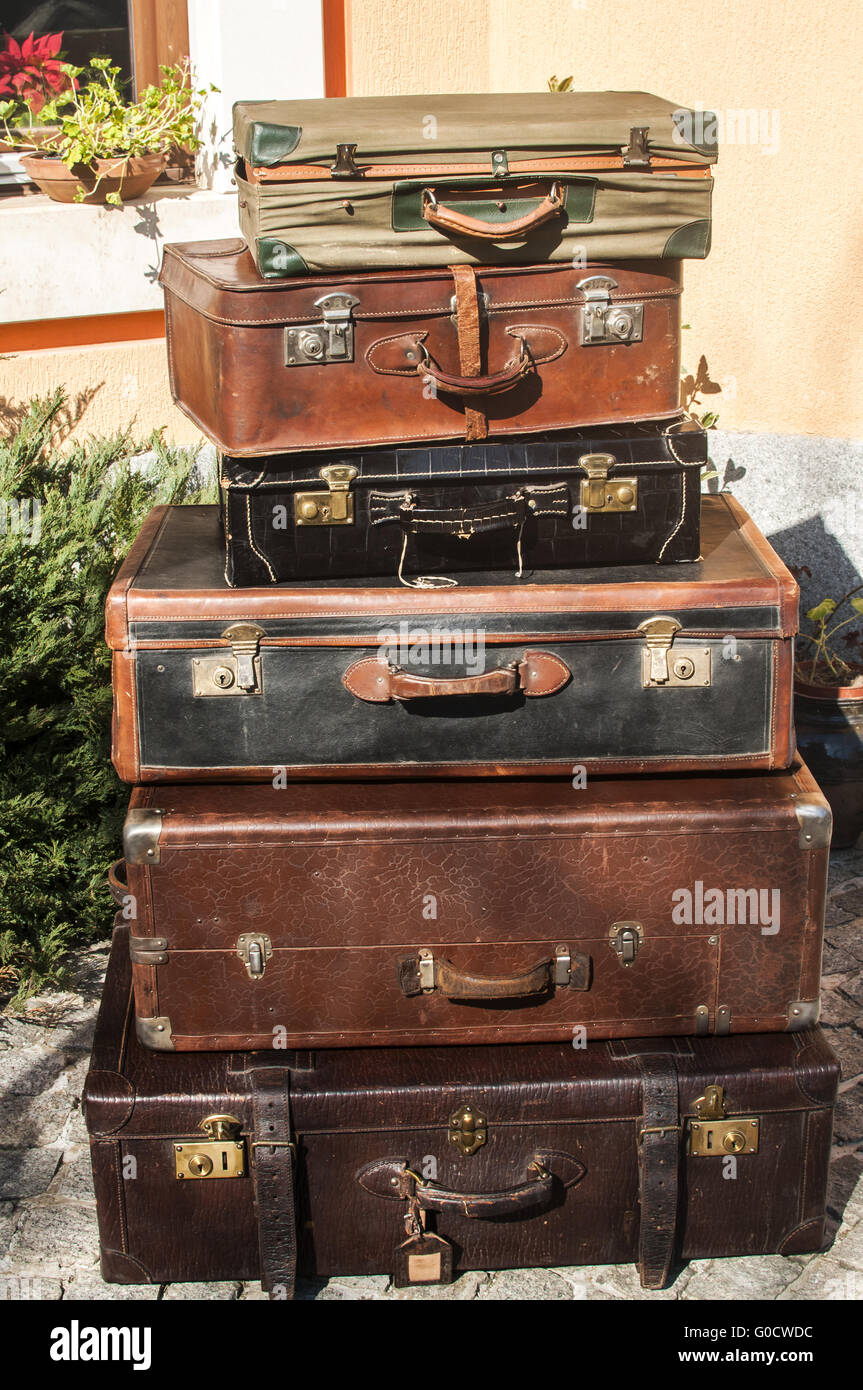 Old stack suitcases hi-res stock photography and images - Alamy