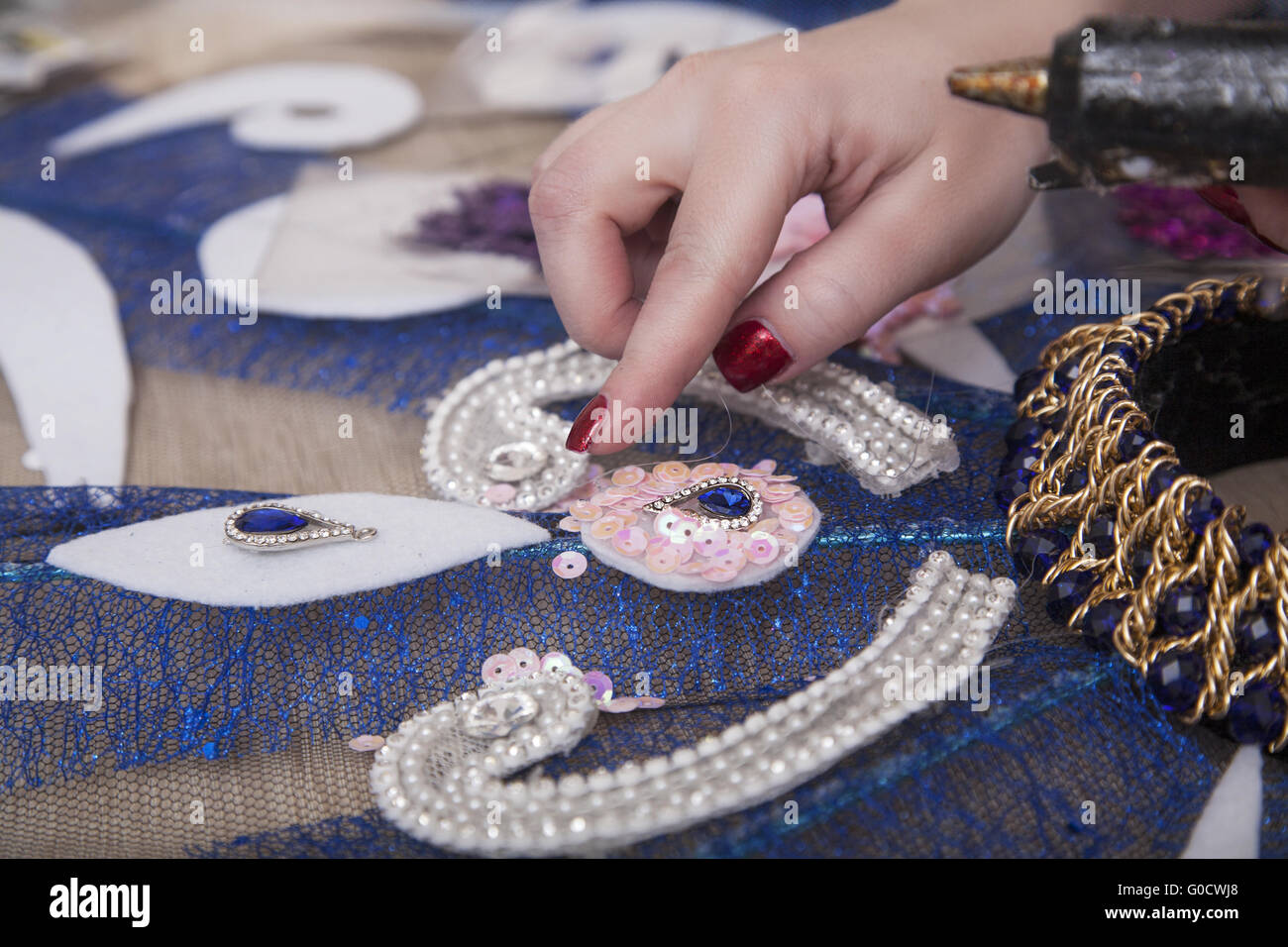 Hand tailoring hi-res stock photography and images - Alamy