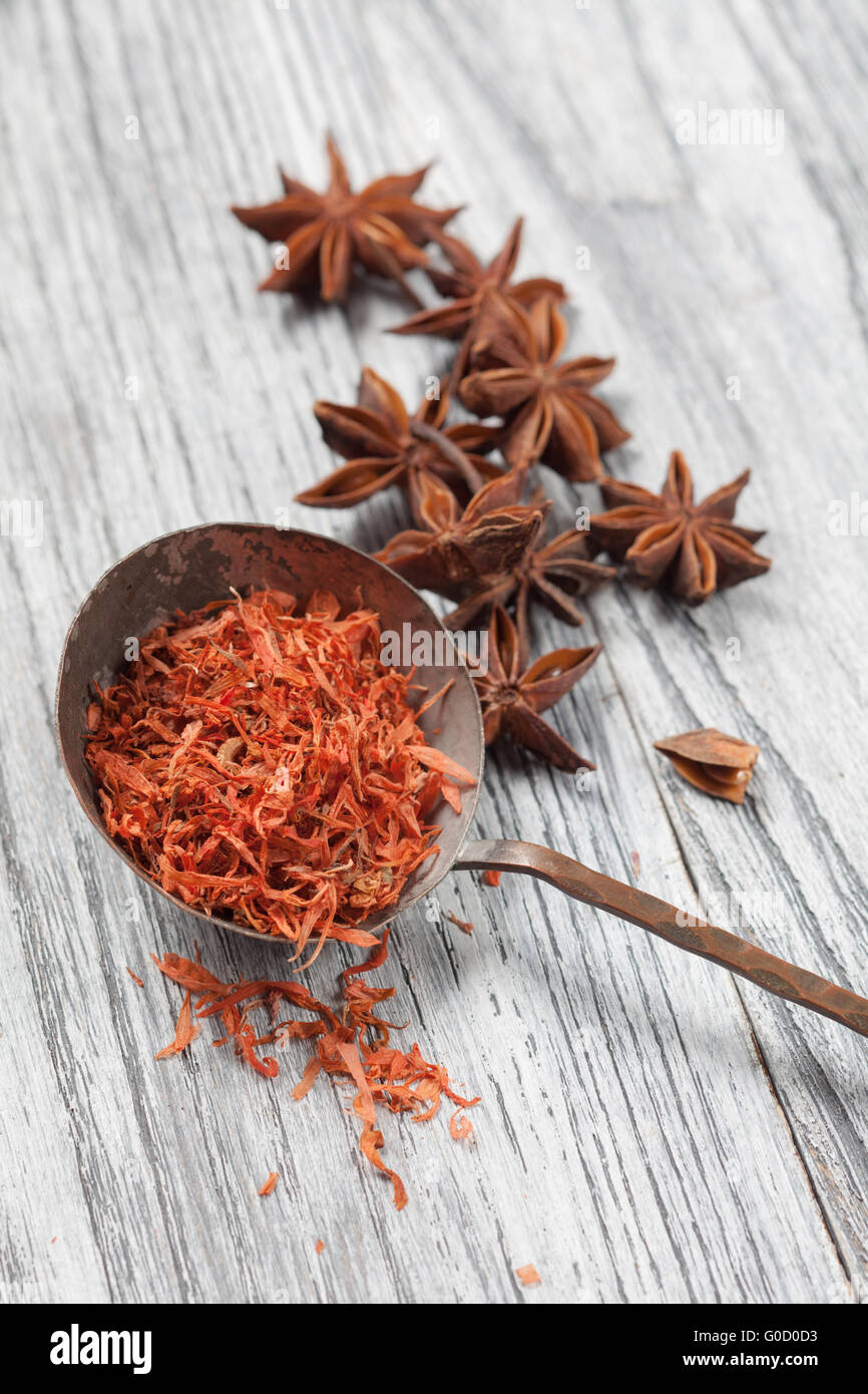 Saffron in white spoon on black table hi-res stock photography and ...