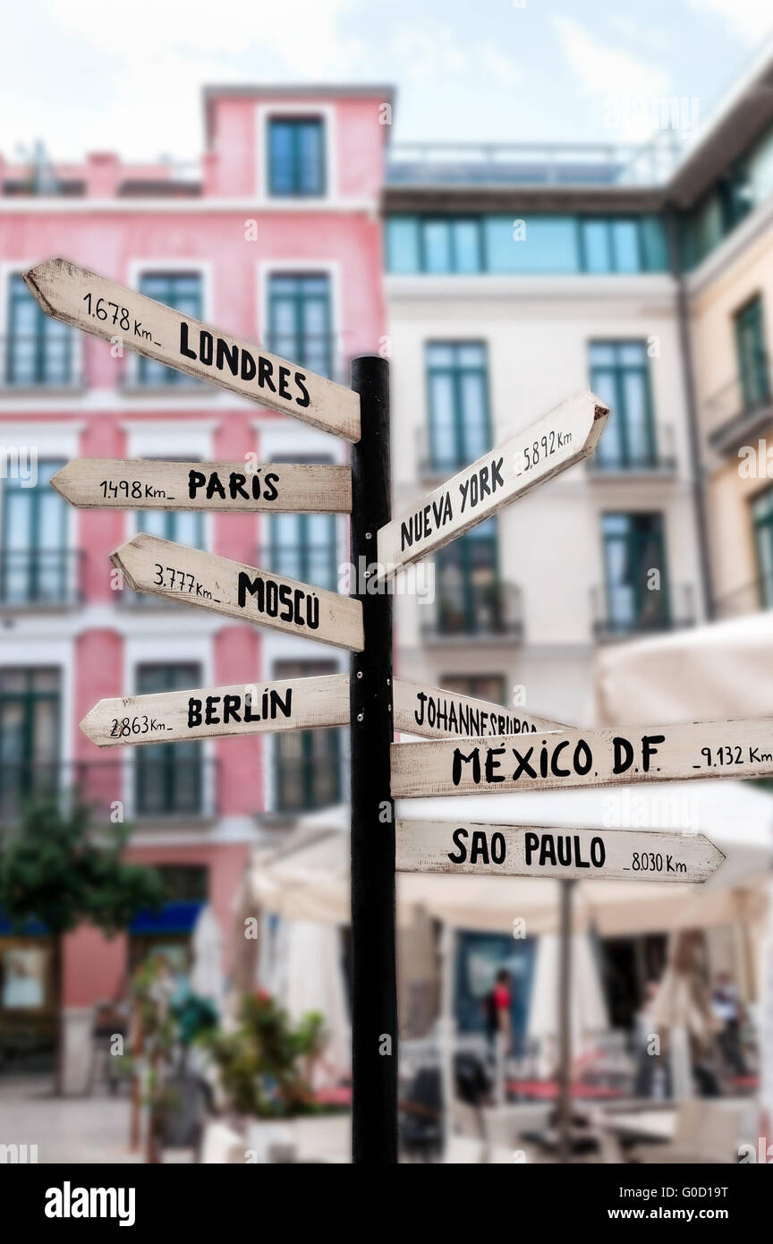 Signpost distance direction km hi-res stock photography and images - Alamy