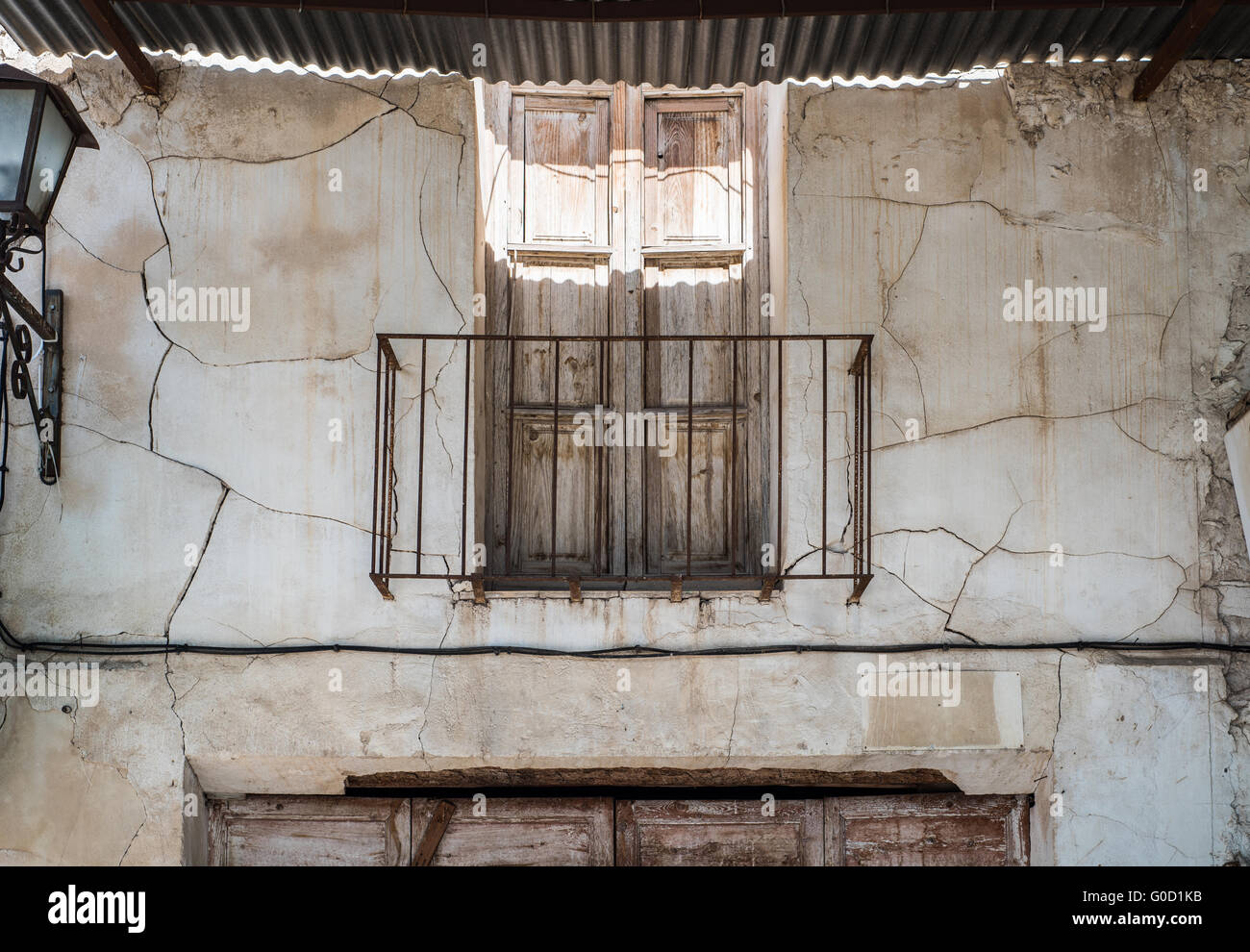 damaged facade of old house Stock Photo - Alamy