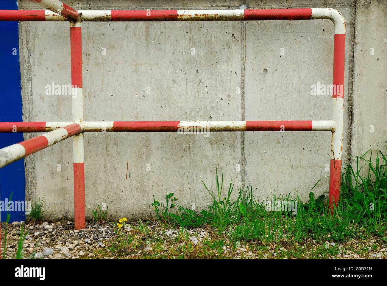 Concrete barrier wall hi-res stock photography and images - Alamy