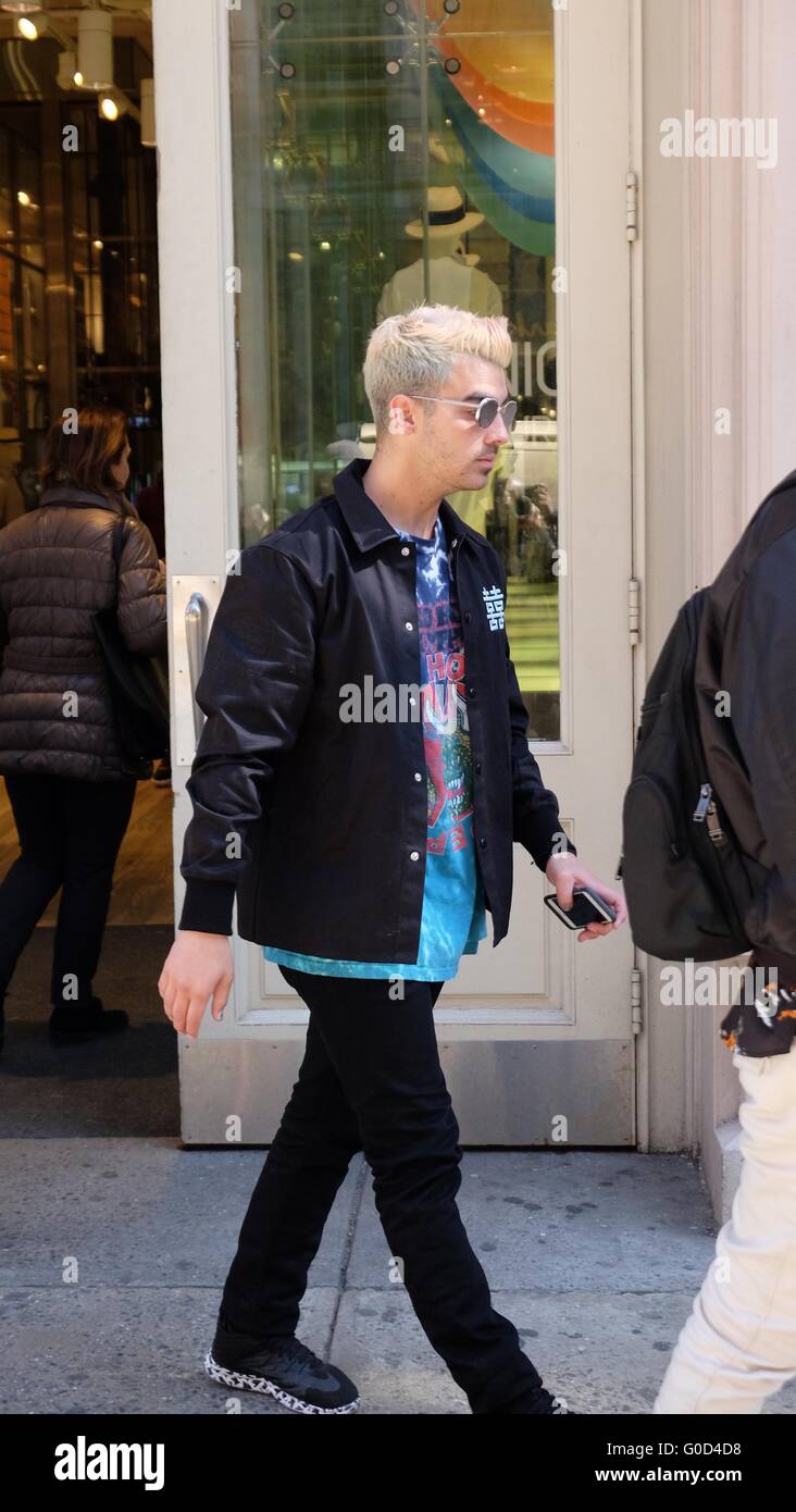 Joe Jonas shopping in Soho Featuring: Joe Jonas Where: Manhattan, New ...