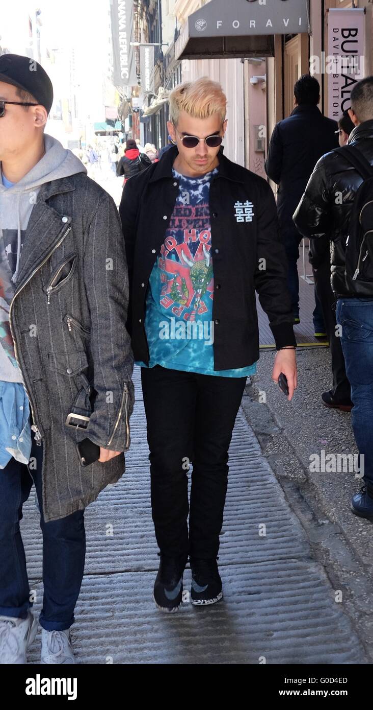 Joe Jonas shopping in Soho Featuring: Joe Jonas Where: Manhattan, New ...