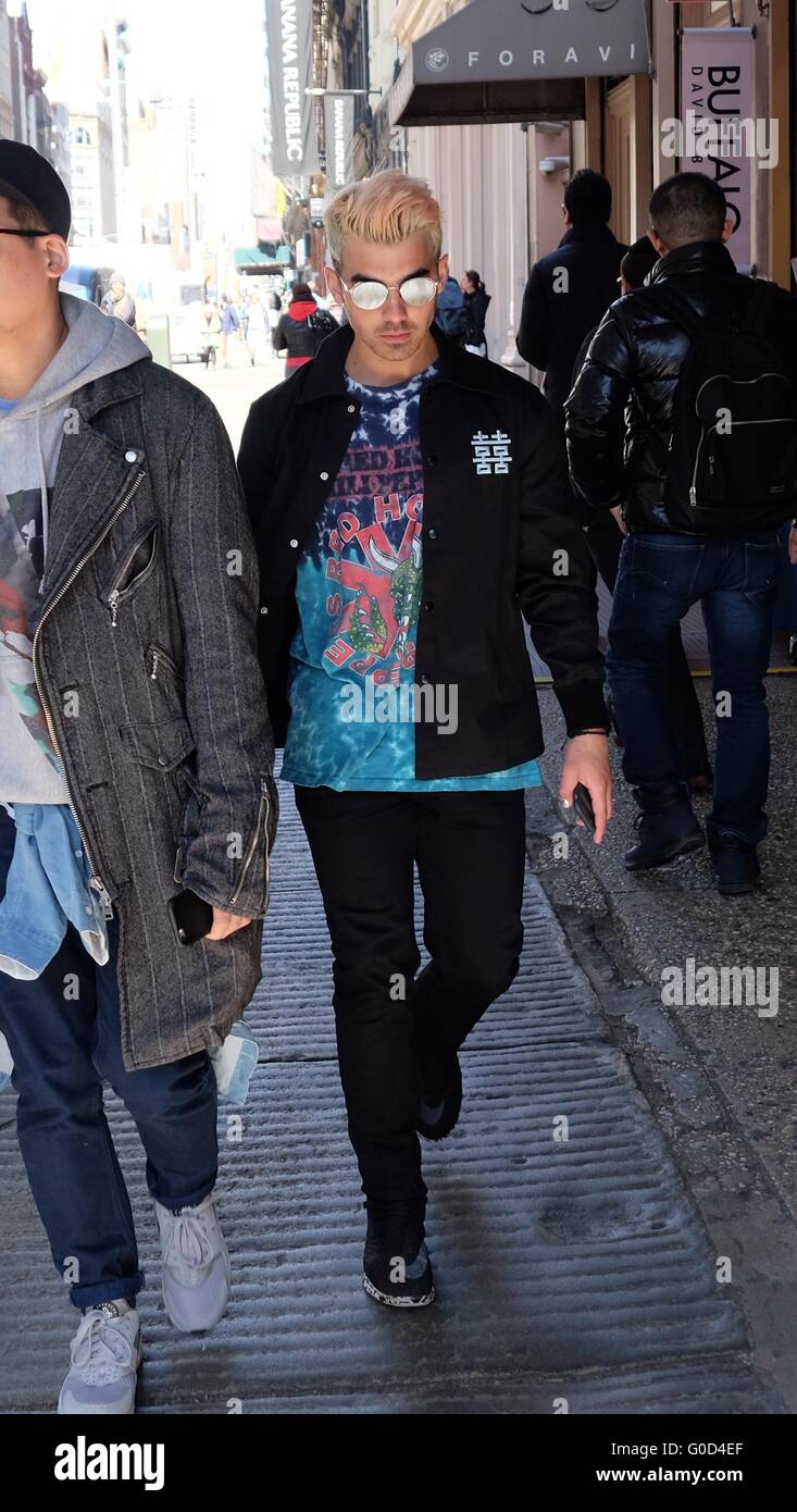 Joe Jonas shopping in Soho Featuring: Joe Jonas Where: Manhattan, New ...