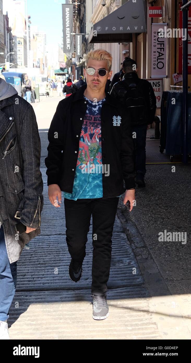 Joe Jonas shopping in Soho Featuring: Joe Jonas Where: Manhattan, New ...