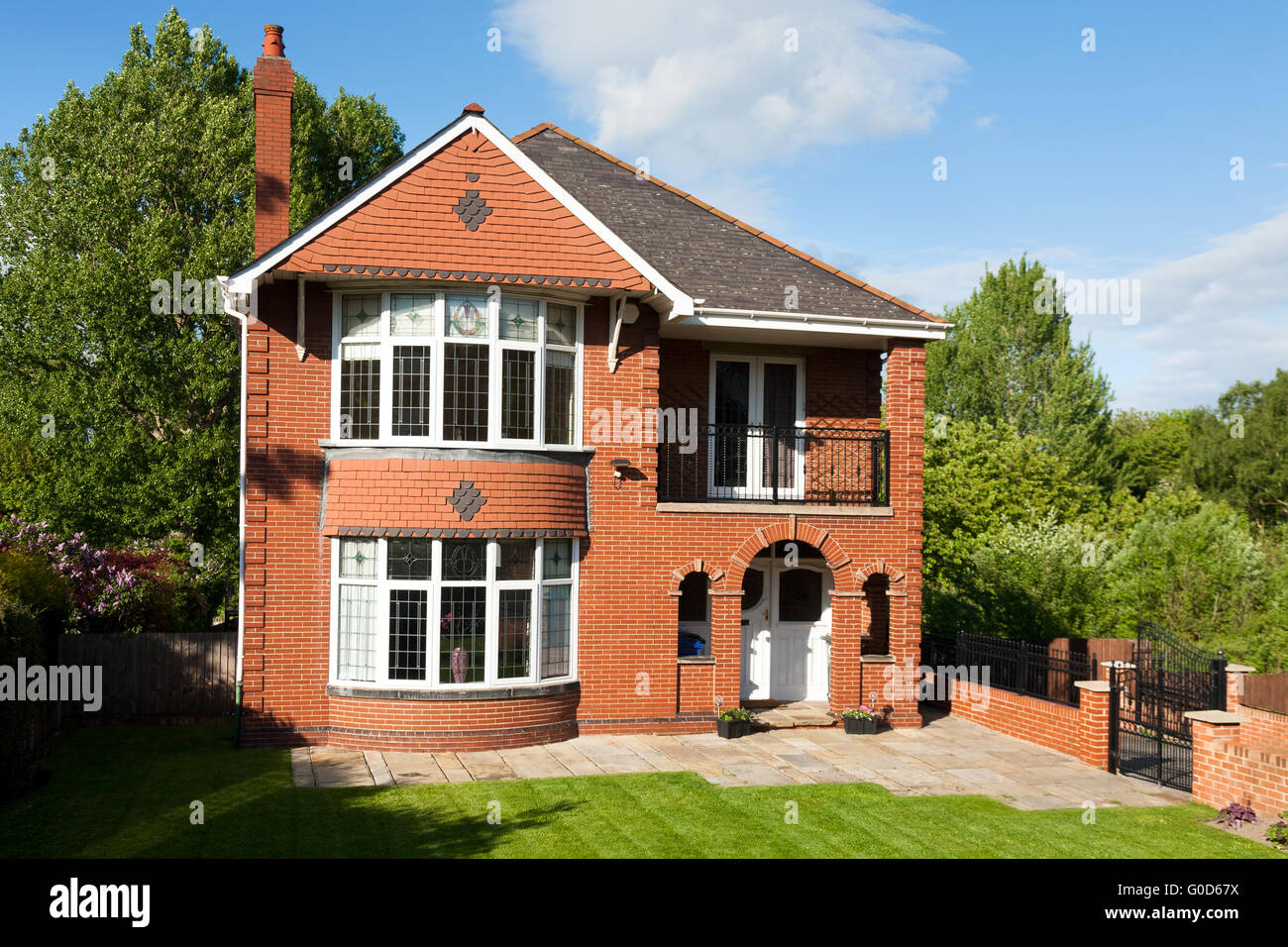 Flat roof house uk hi-res stock photography and images - Alamy