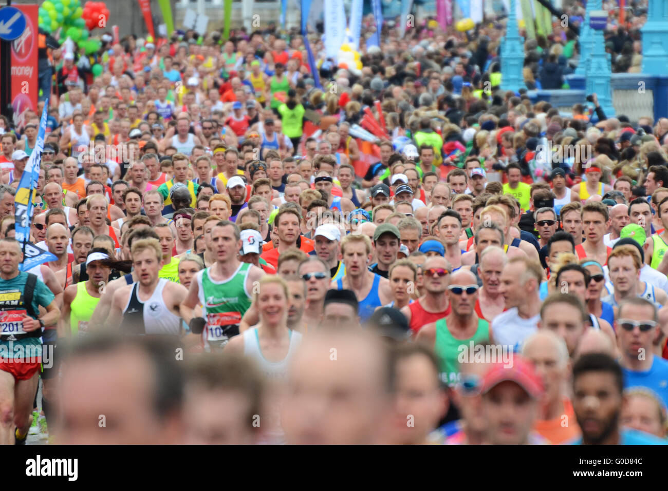 London marathon runners hi-res stock photography and images - Alamy