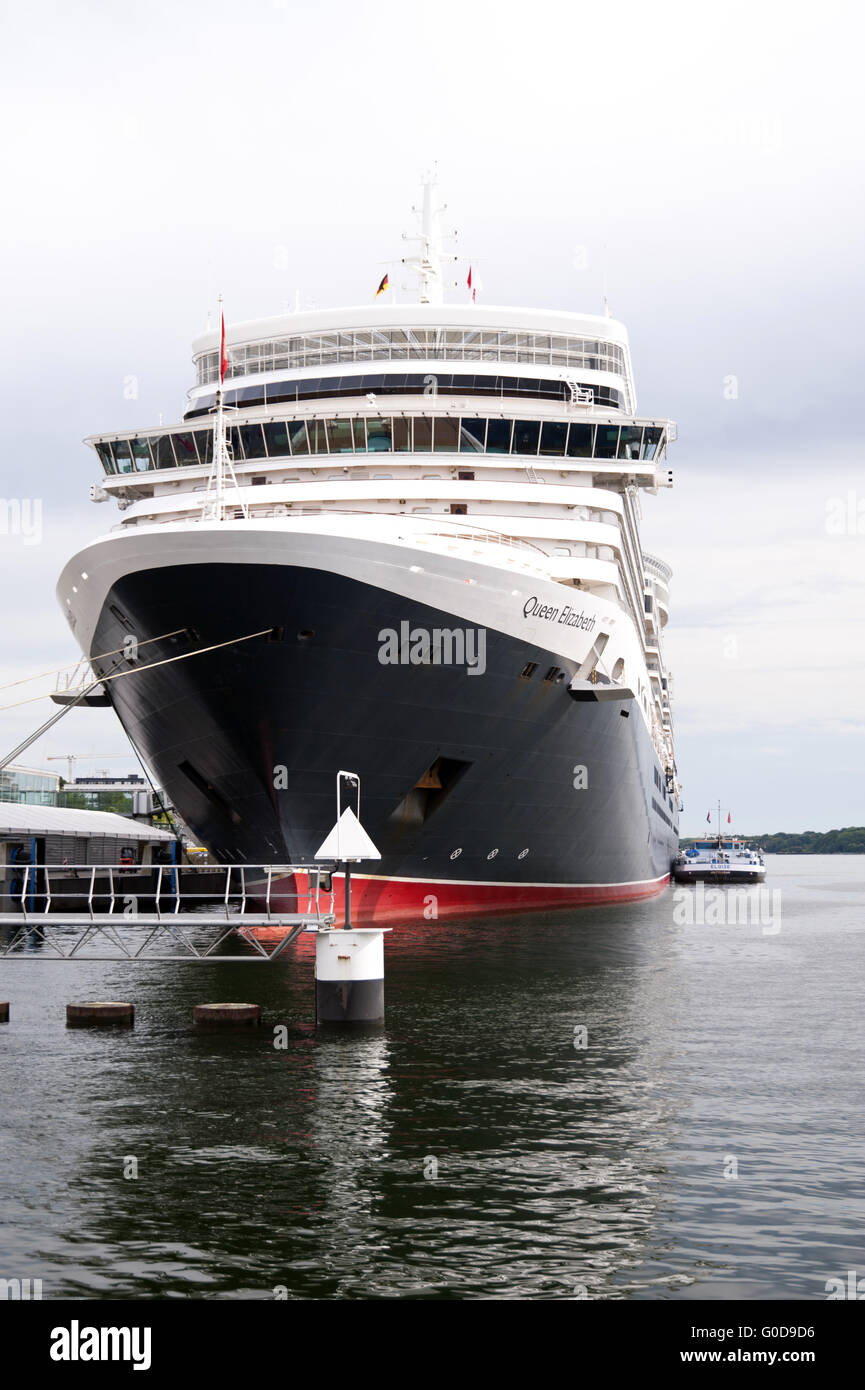 Cruise Ship Queen Elizabeth in the Port of Kiel in Stock Photo - Alamy