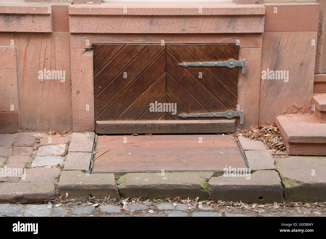 Coal cellar hi-res stock photography and images - Alamy