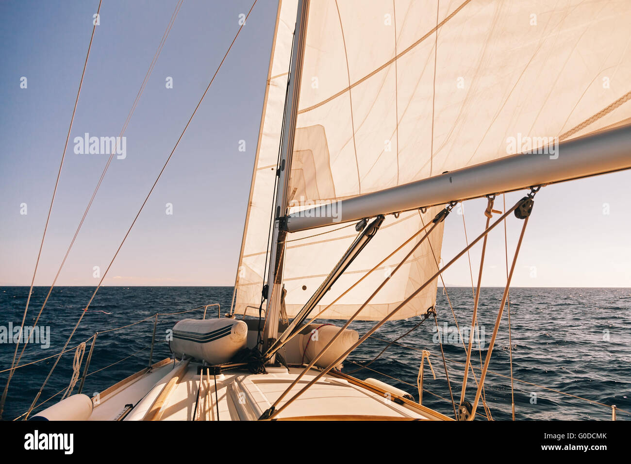 Mainsheet and roller with rope of the sailing boat Stock Photo - Alamy