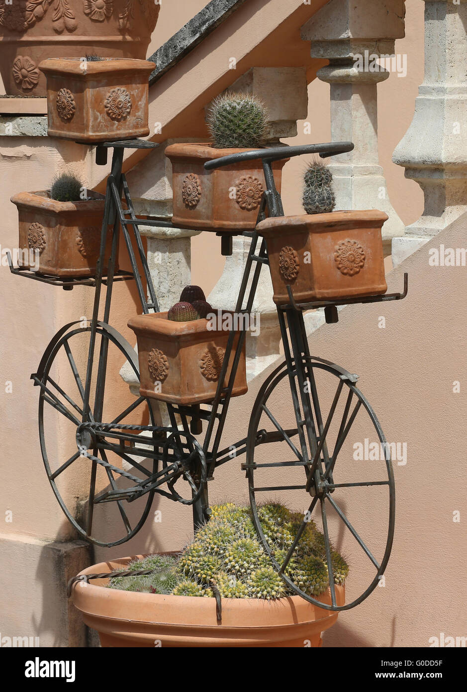 Antique bicycle hi-res stock photography and images - Alamy