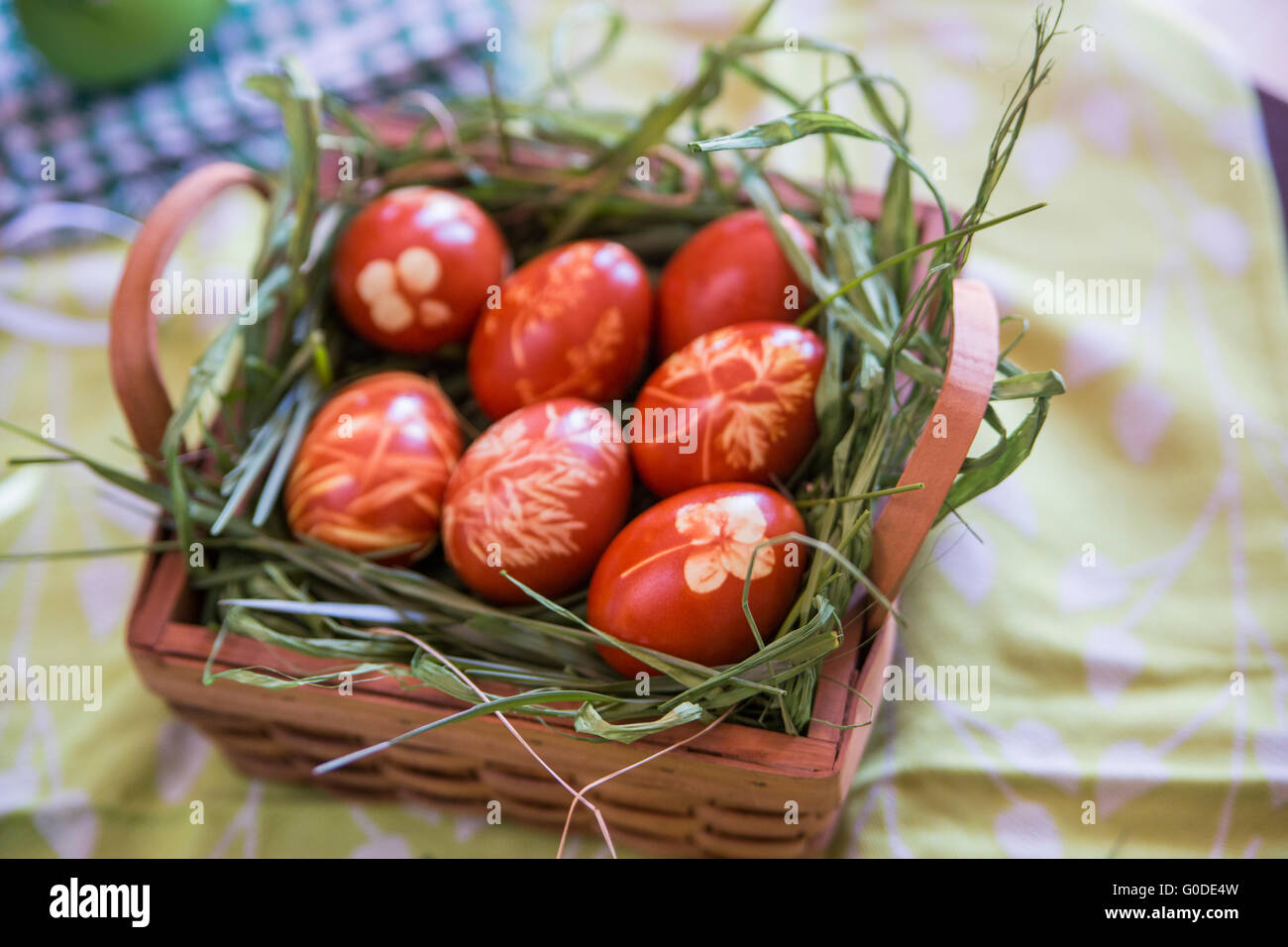 Romanian traditional easter eggs in a basket Stock Photo - Alamy