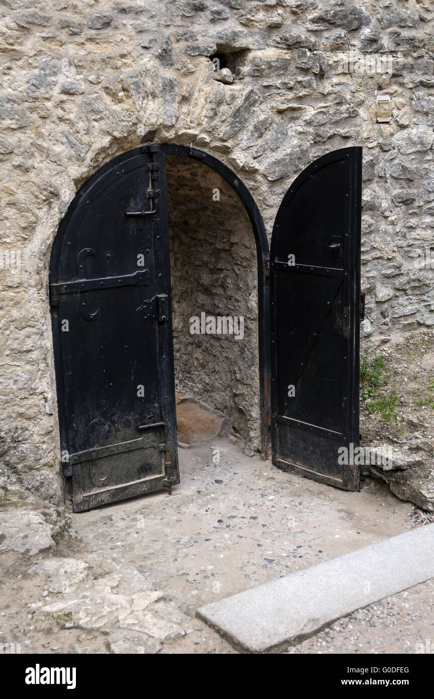 Medieval fortified door hi-res stock photography and images - Alamy