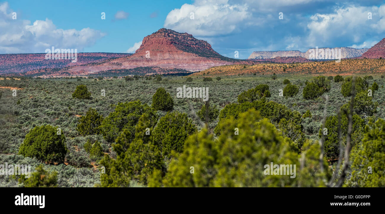 desert landscapes in utah with sandy mountains Stock Photo - Alamy