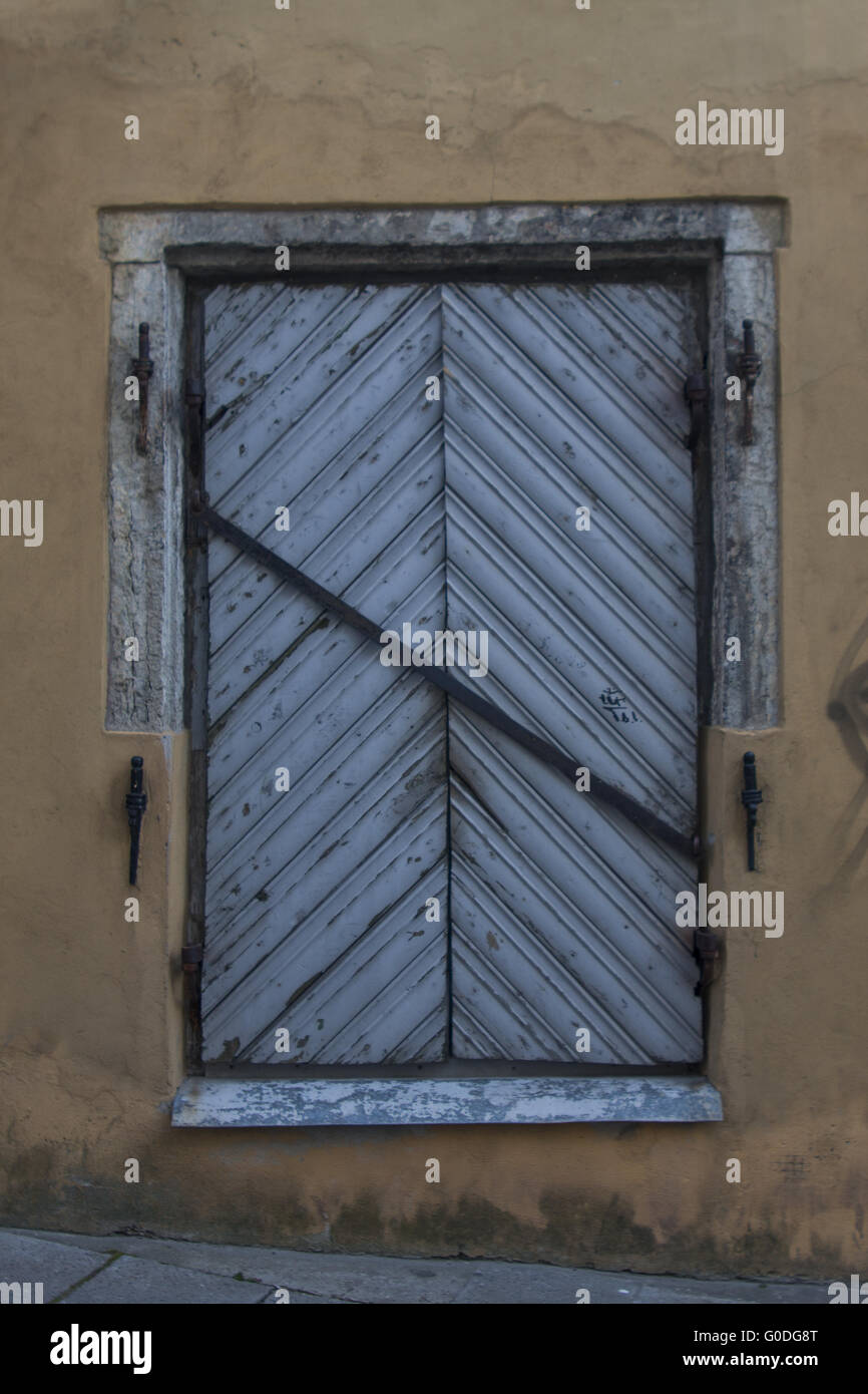 massive middle ages door Stock Photo - Alamy