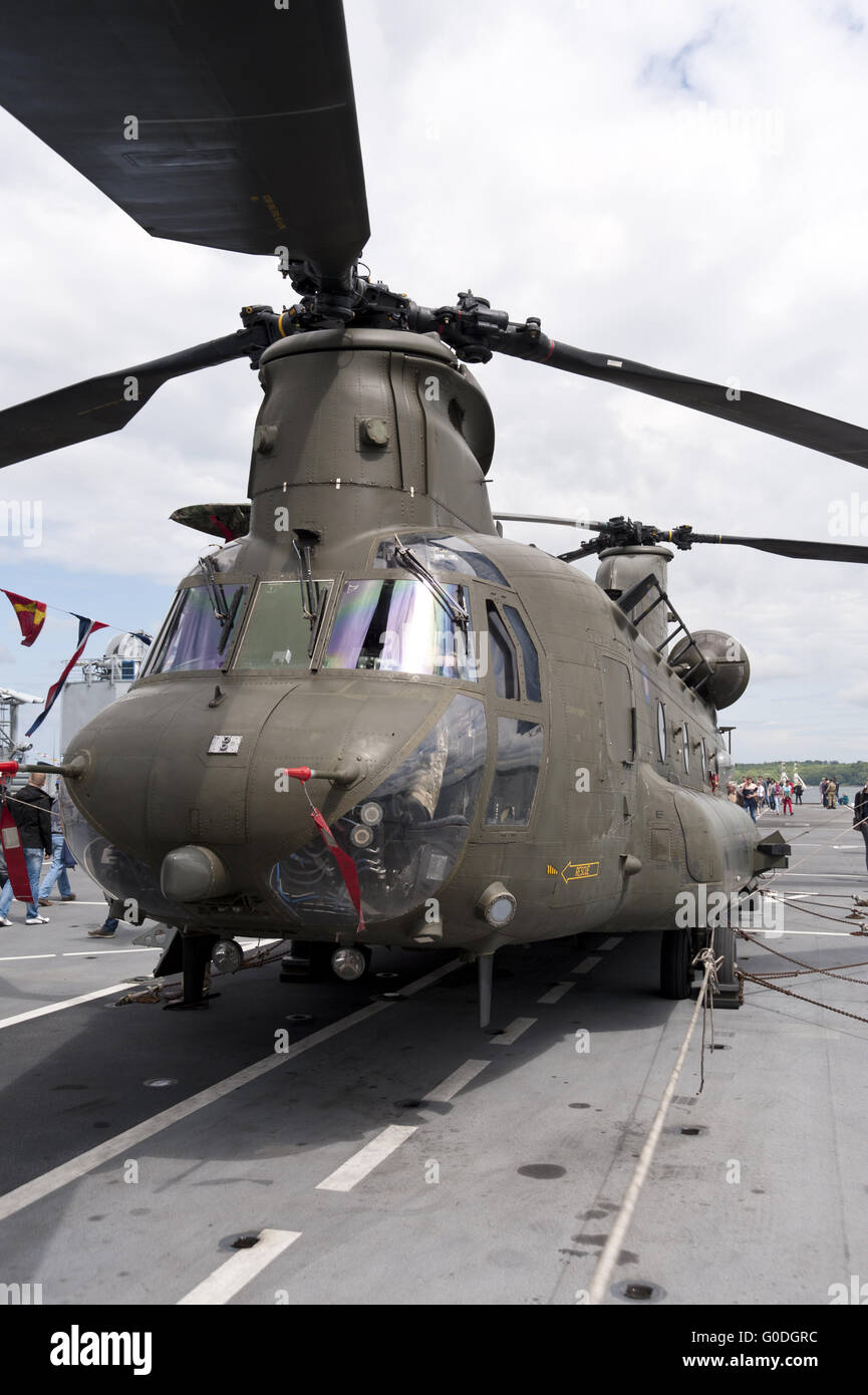 Helicopter CH-47 Chinook on HMS Ocean Stock Photo - Alamy