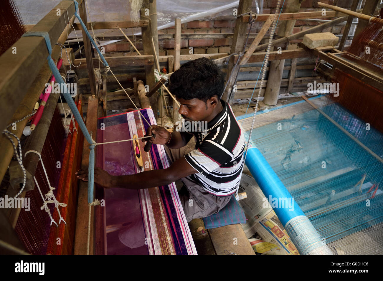 Vertical loom hi-res stock photography and images - Alamy