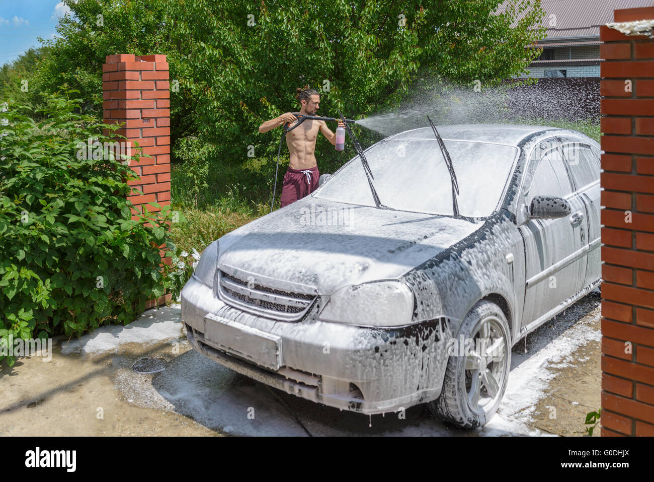 Car wash flowing water hi-res stock photography and images - Alamy