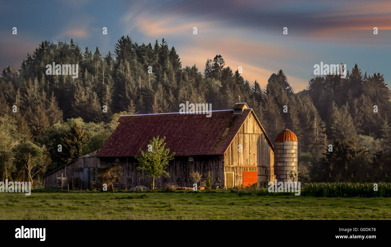 Rundown house and sunset hi-res stock photography and images - Alamy
