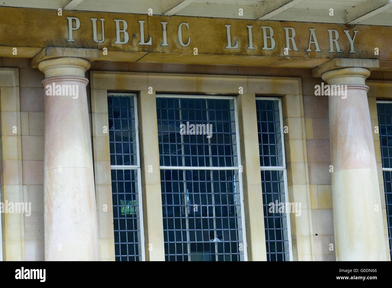 Public library sign hi-res stock photography and images - Alamy