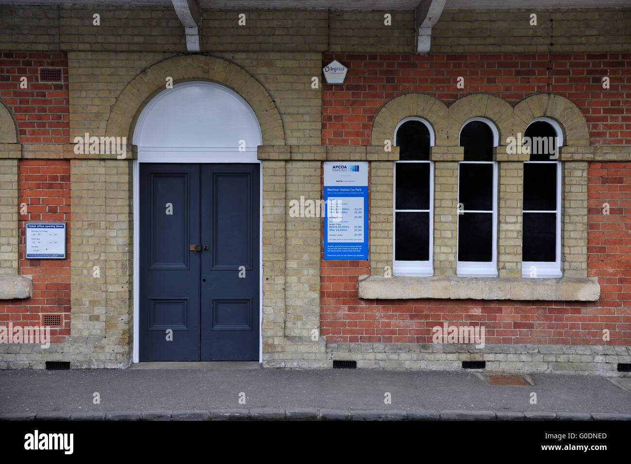 Mortimer Railway Station Entrance, Mortimer Common, Reading, Berkshire ...