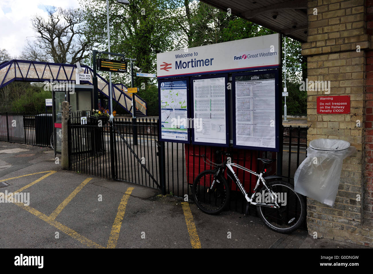 Mortimer Railway Station Entrance, Mortimer Common, Reading, Berkshire ...