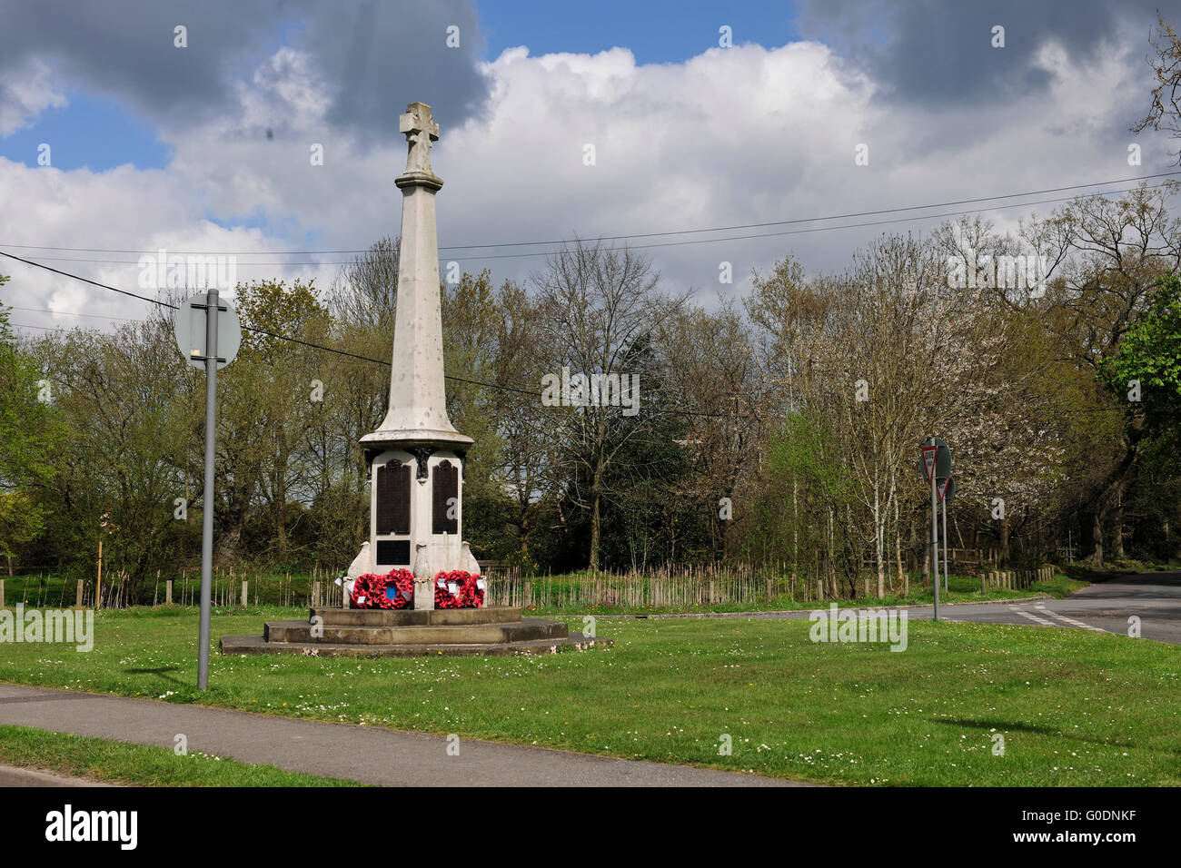 War Memorial, Mortimer Common, Reading, Berkshire, England Stock Photo ...