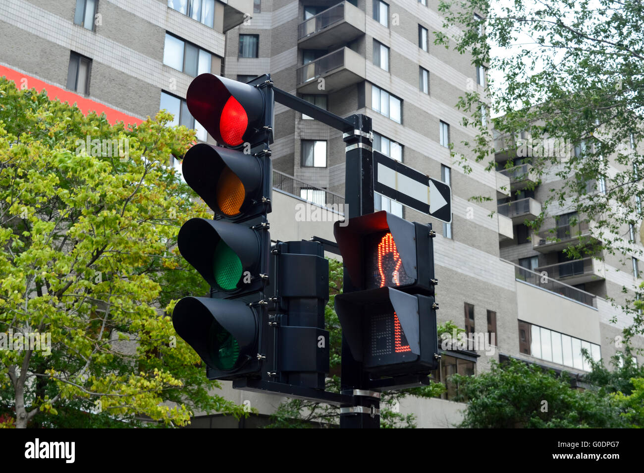 Red color on the traffic light in Montreal downtown Stock Photo - Alamy