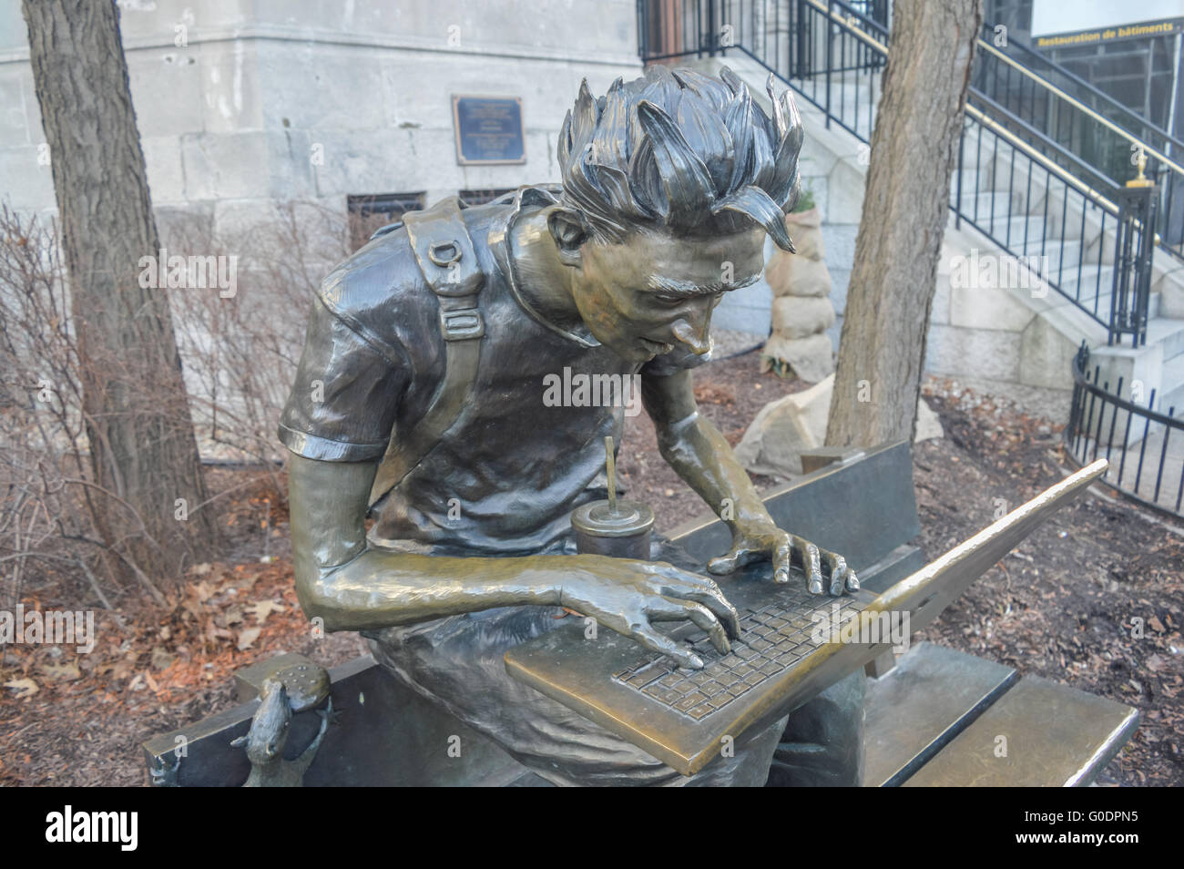 Man statue computer hi-res stock photography and images - Alamy