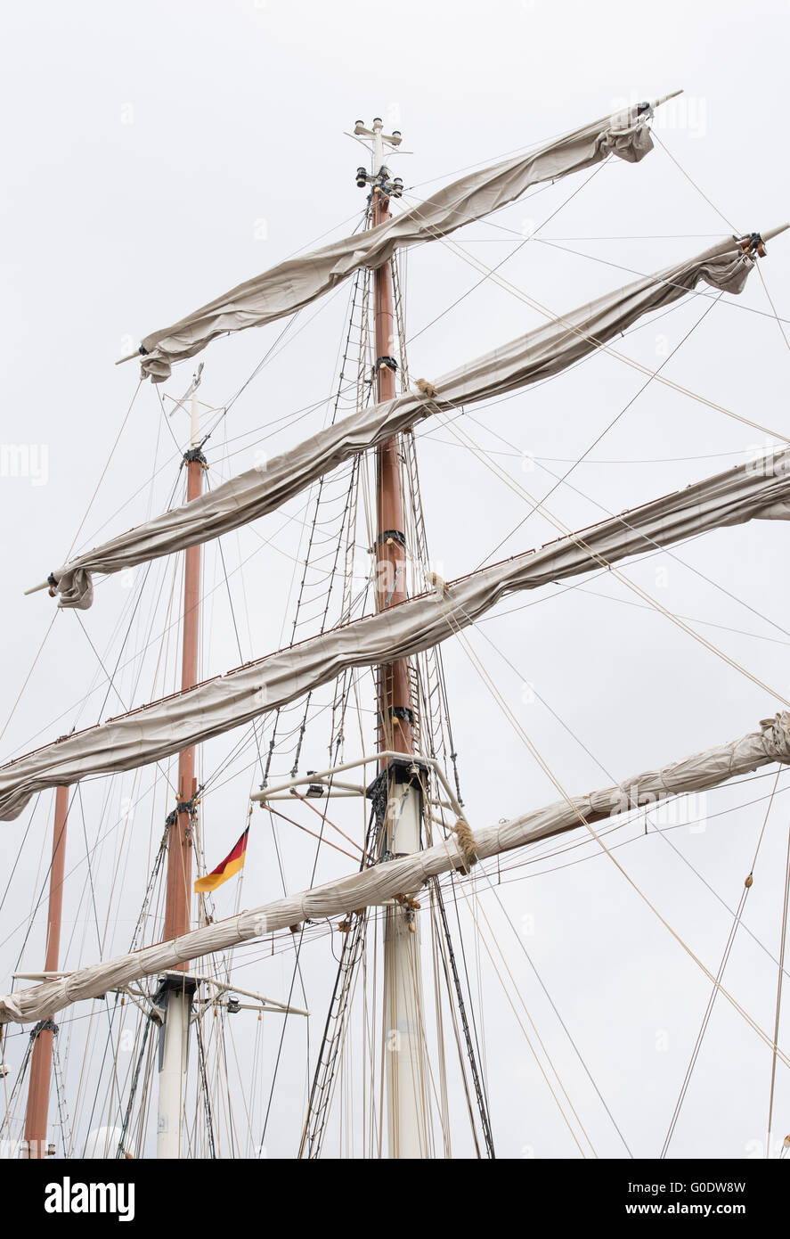 Ship mast hi-res stock photography and images - Alamy